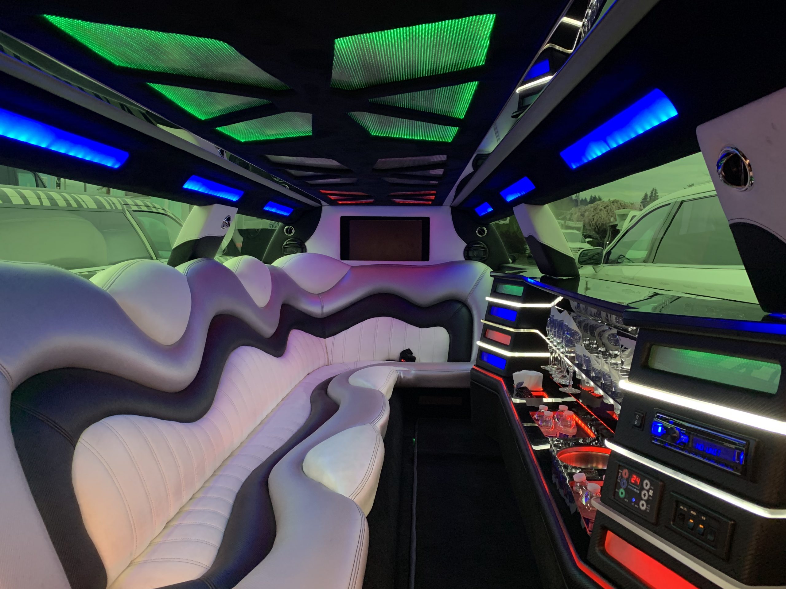 JMI Limousine Luxury Limo Service in Portland | Best Limo Rates